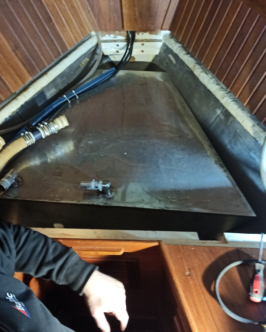 INSTALLATION OF BOW THRUSTER – Baltic Kalmar Marina AB